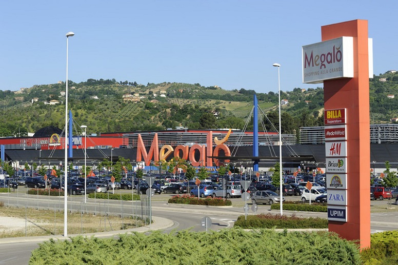 Chieti: furto alla Conad di Megalò, portati via 50 cellulari - Rete8