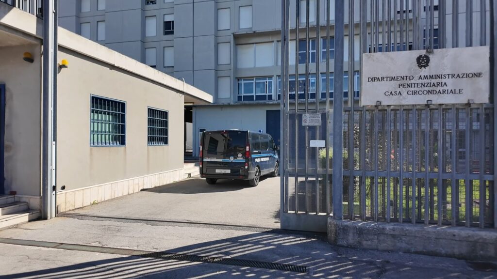 Teramo: detenuto morto in cella, conclusa l'autopsia - Rete8