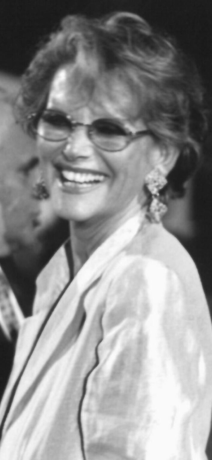 Addio Claudia Cardinale, nel 1998 incantò Pescara ritirando il Pegaso d ...