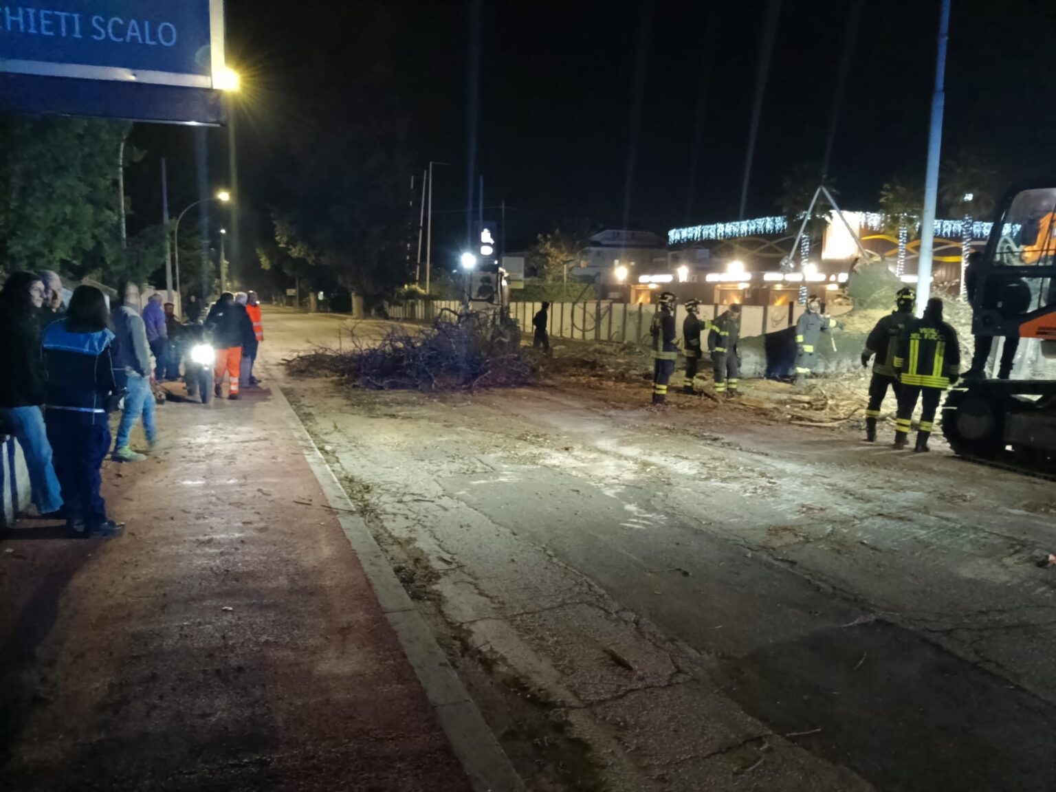 quercia caduta chieti2 - Rete8